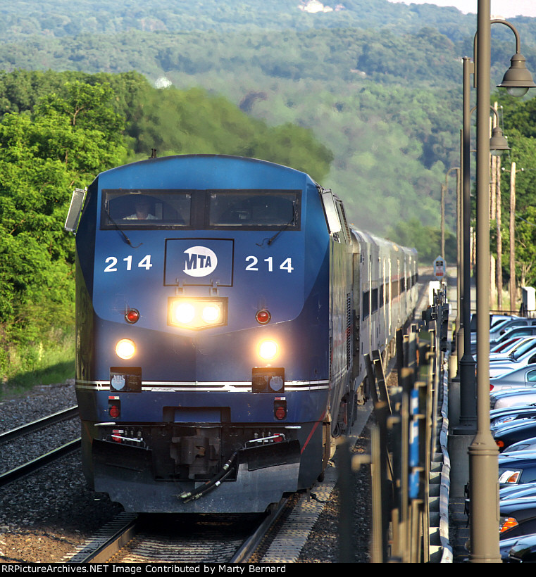 Metro North 214 with NB Tr. 857