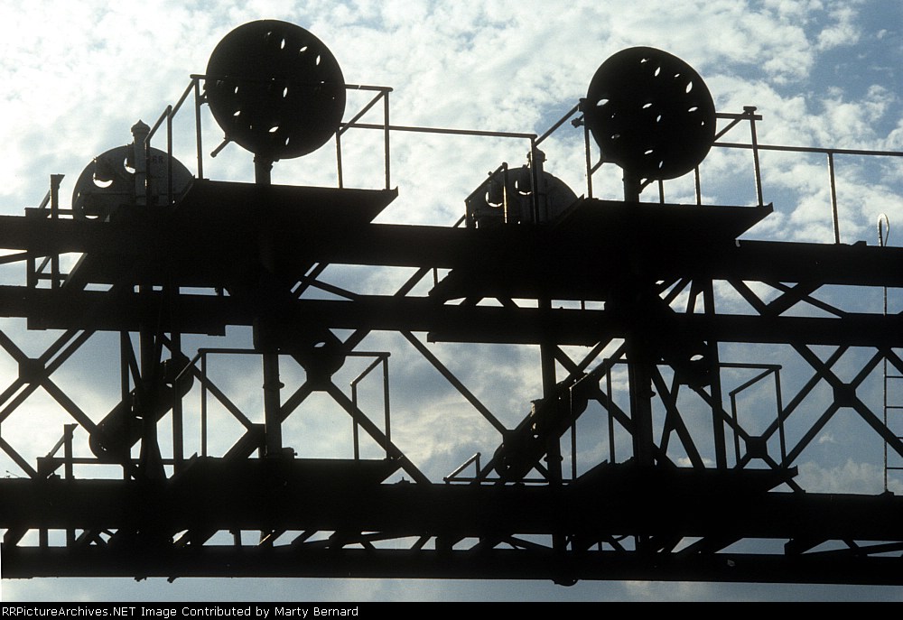 Metra Signals at Western Ave.