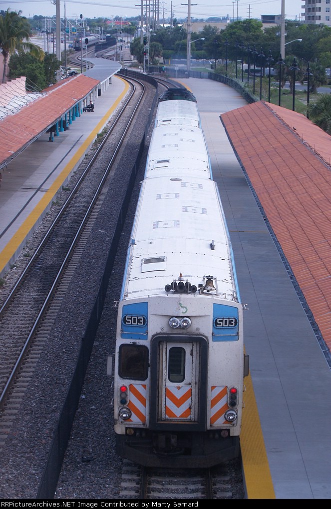 Train P633 Departing to Miami With a High Green at 5:57 pm