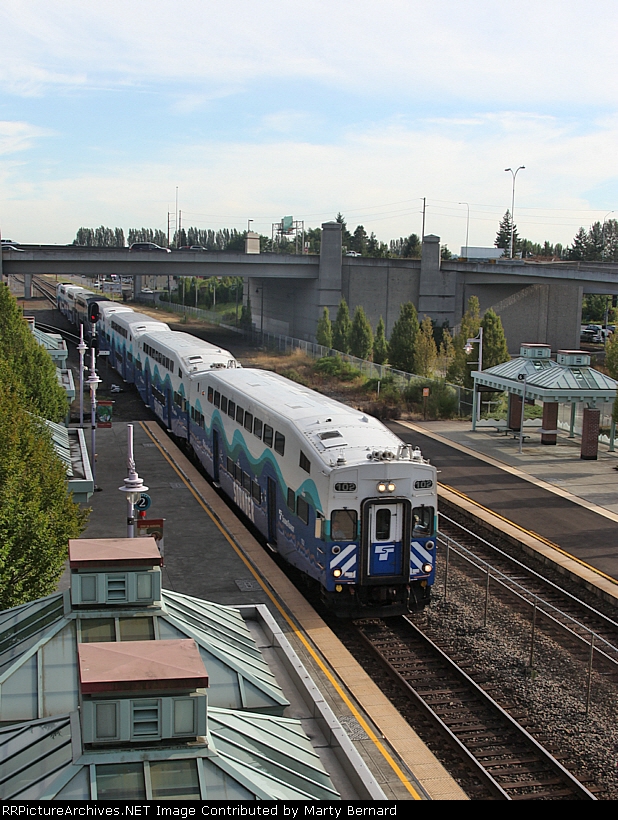 Sounder Cab Car #102 Heads a Seattle Bound Train #1516