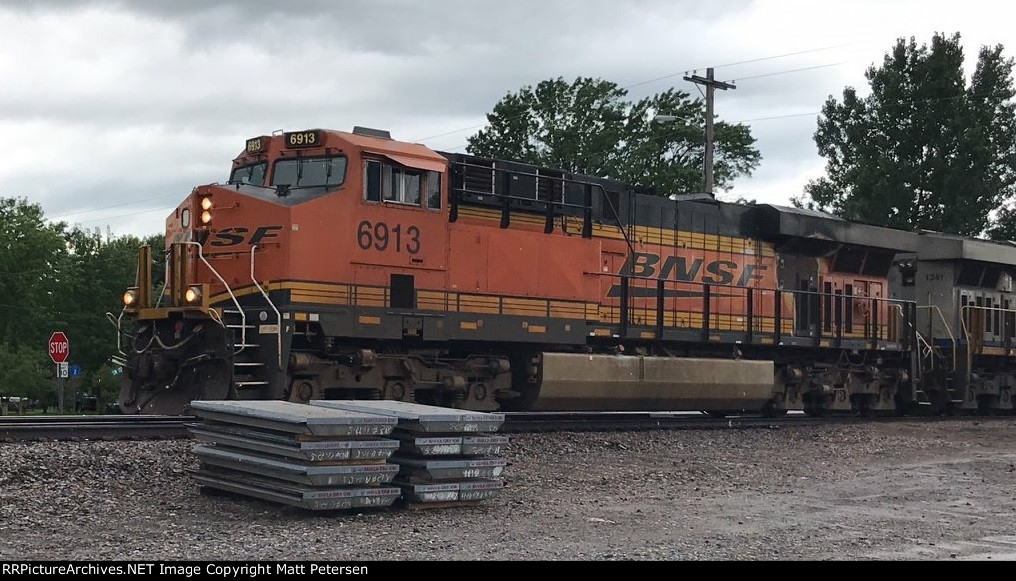 BNSF 6913