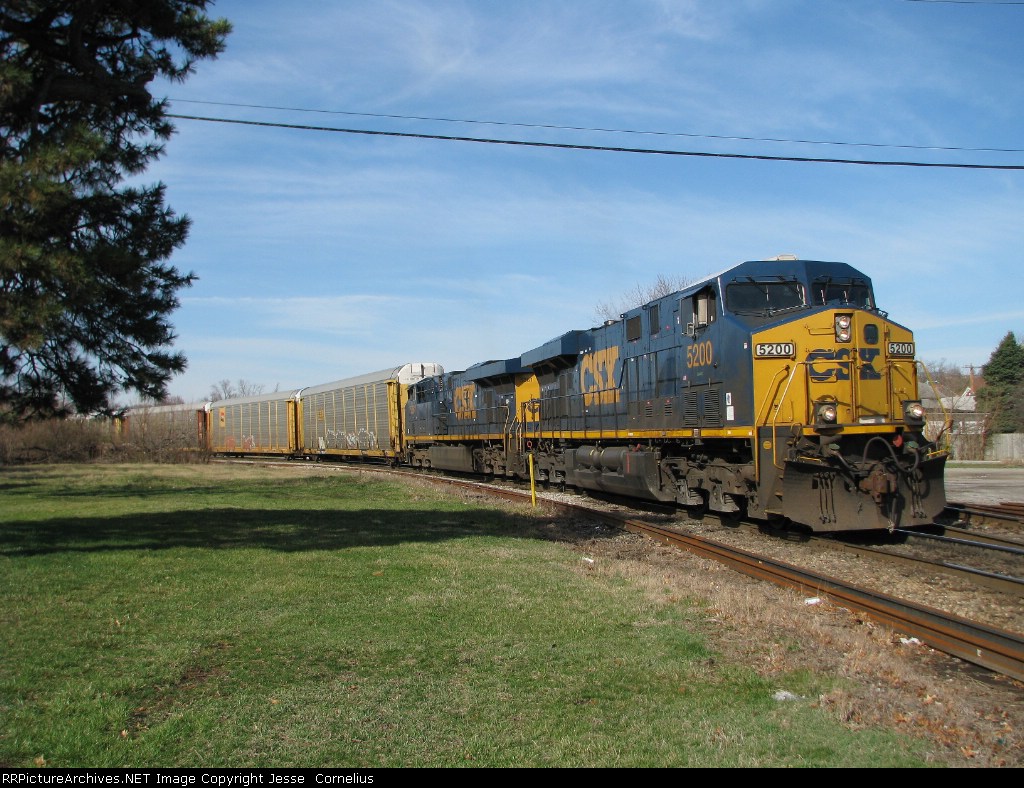 CSX 5200 on Q268 North