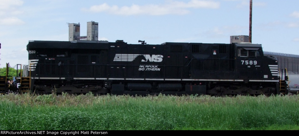 NS 7589
