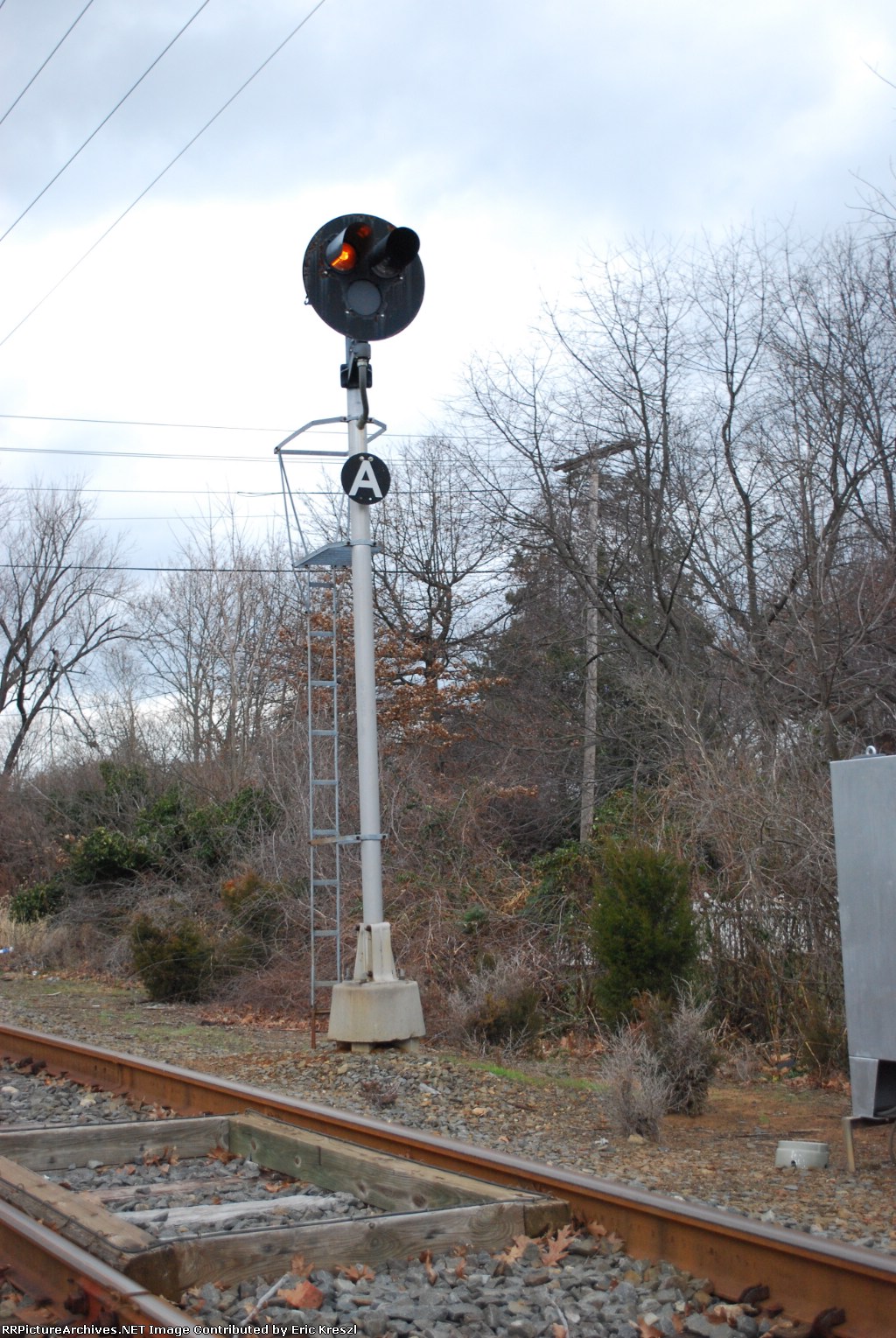 Conrail Southern Secondars Approach Signal Lit
