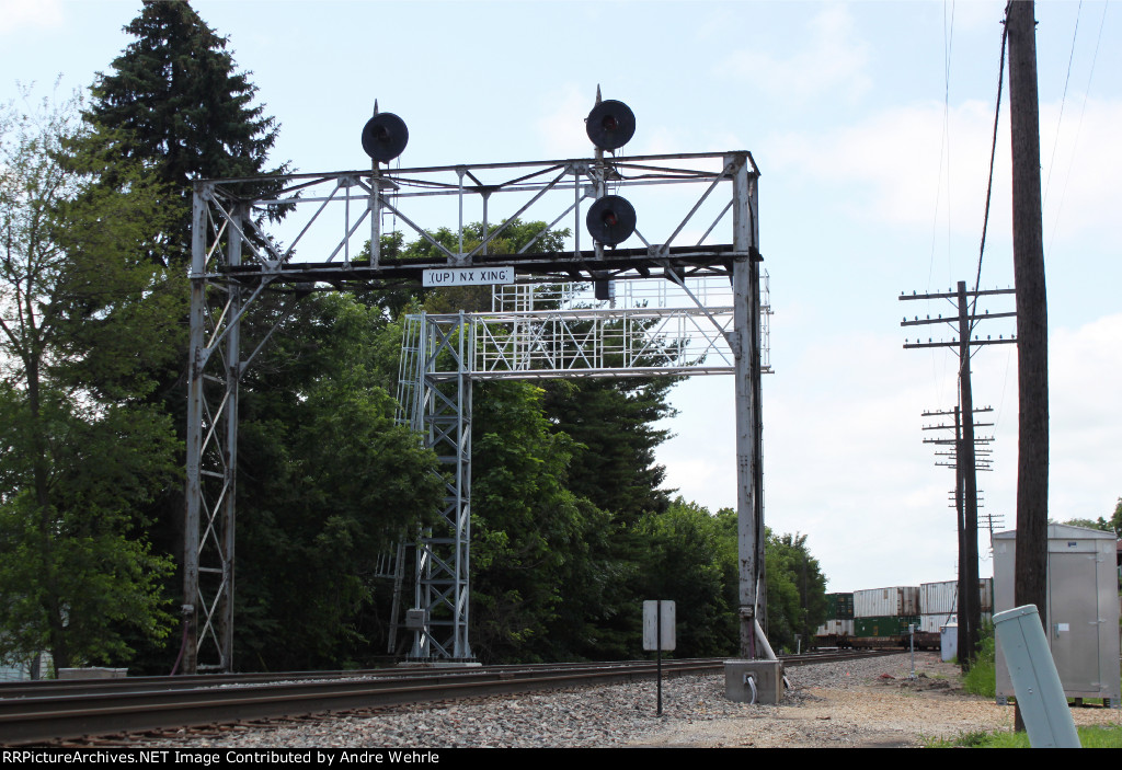 The old WB searchlight signal bridge on BNSF and its soon-to-be replacement