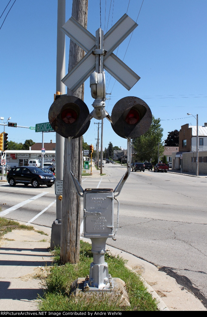 Abandoned Griswold crossing signal on Union Avenue