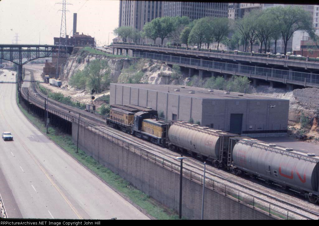 1049-08 C&NW transfer on Milwaukee Road at Robert Street