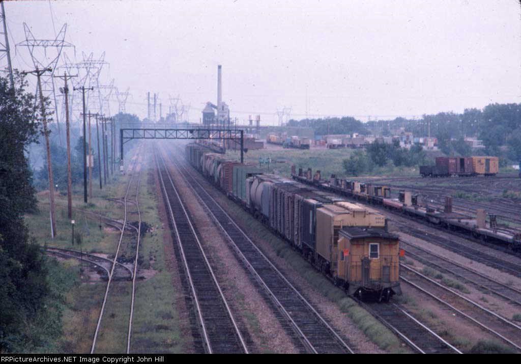 1072-08 CNW Freight at St. Anthony