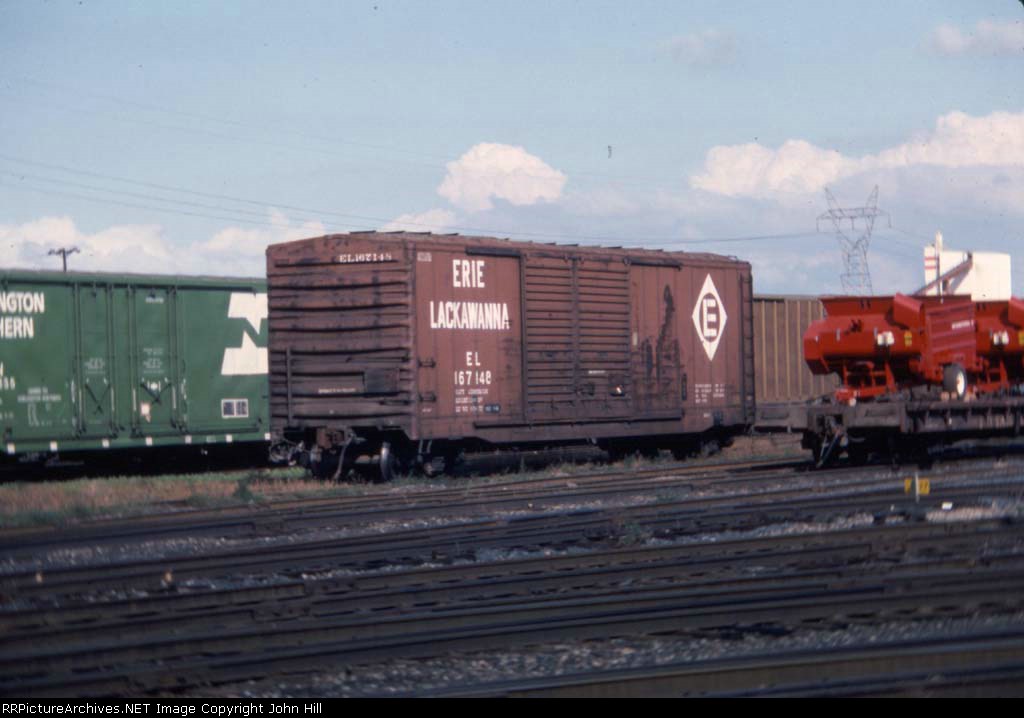 1084-27 Erie-Lakawanna box car on Minnesota Transfer