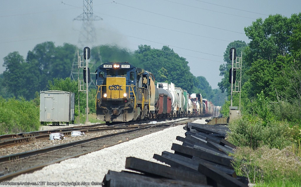 CSX C40-8 7573