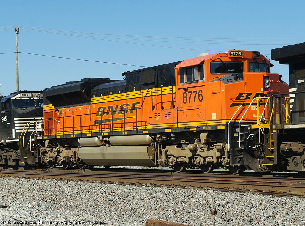 BNSF SD70ACe 8776
