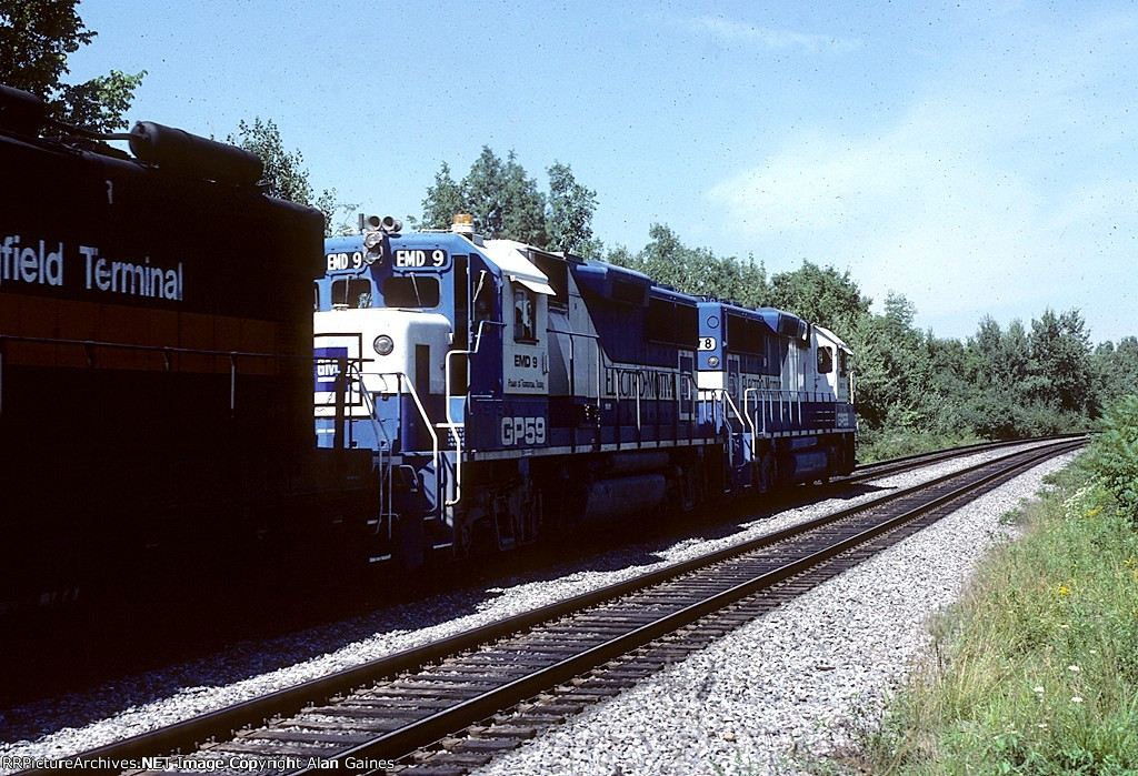 EMD GP59 EMD 9