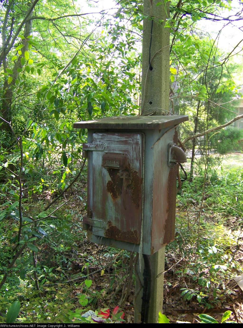 Guf & Ship Island RR crossing box