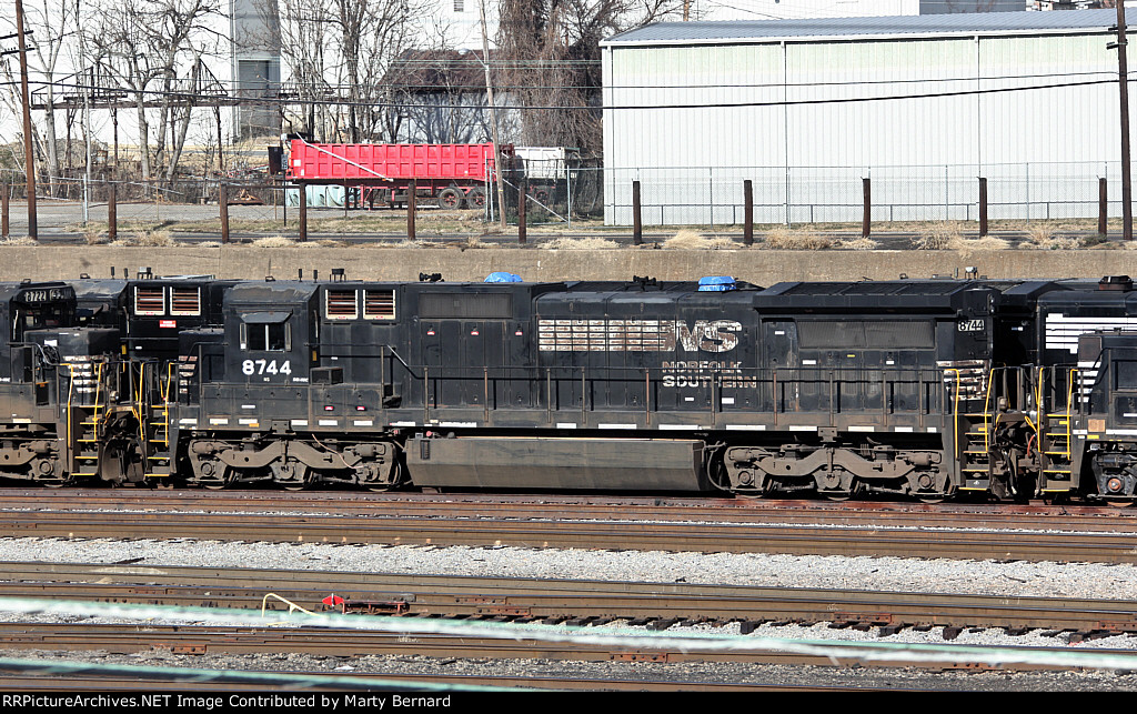 NS 8744 in Stored Line, North Yard