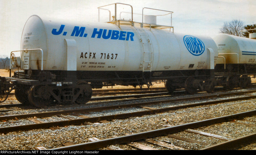ACFX 71637 in J.M. Huber paint