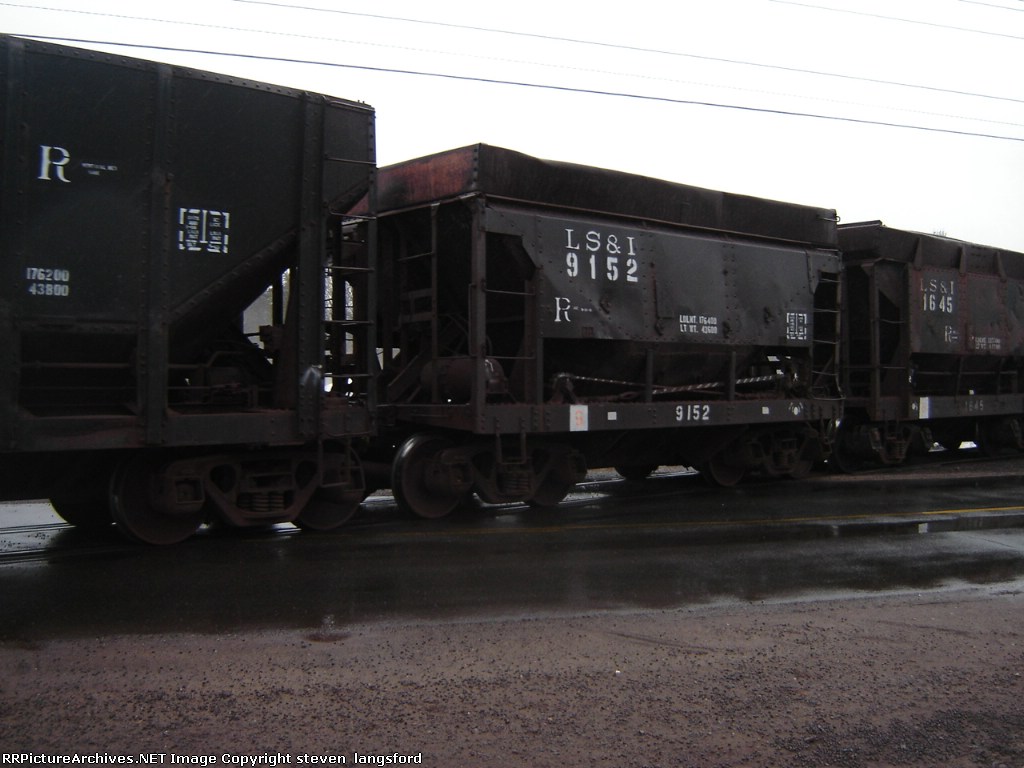 LOADED ORE CARS