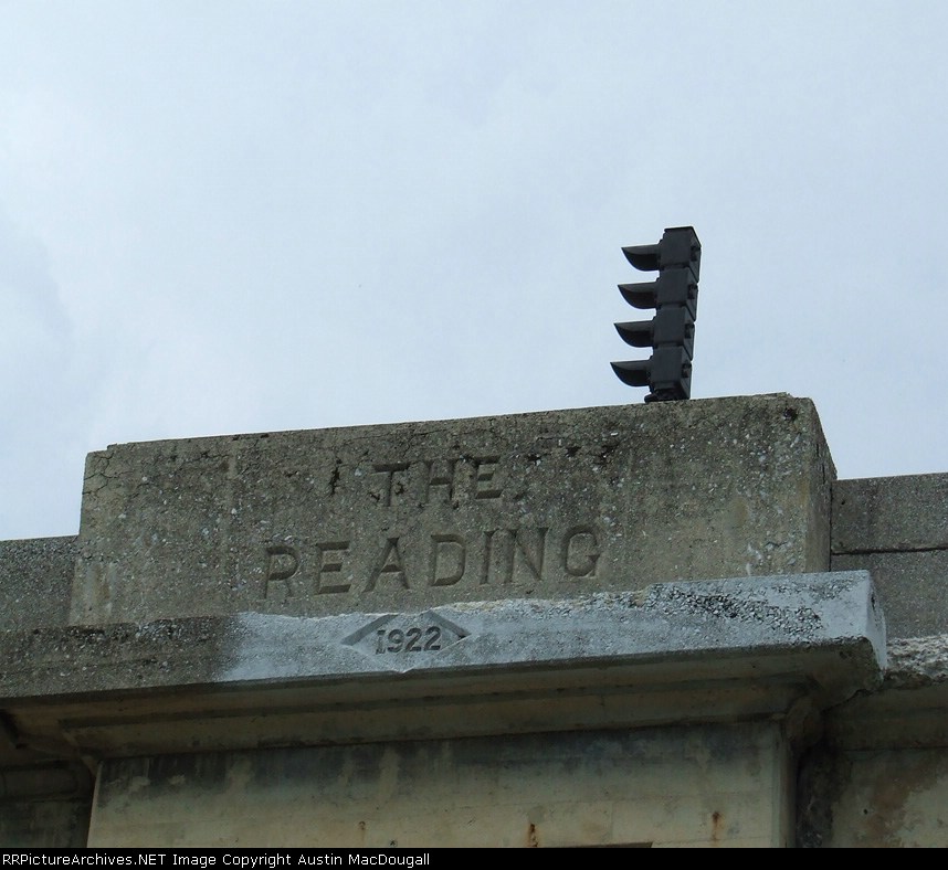 Reading lettering on bridge