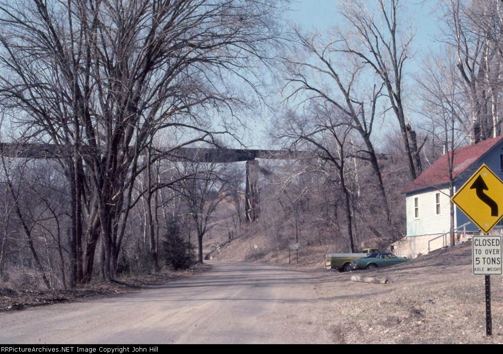 1041-11 MILW Carver bridge