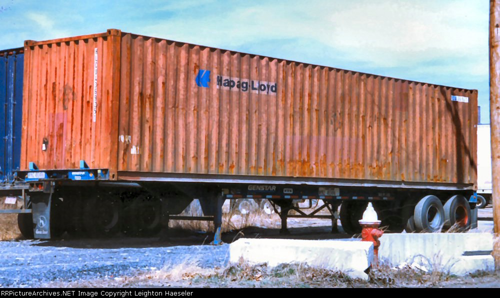 HLCU 436925 on chassis NYKZ 492496