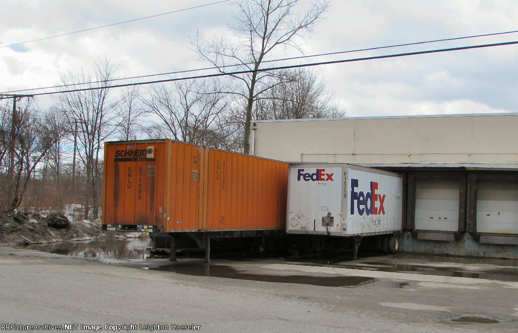 SNLU 971506 on chassis TSXZ 906304