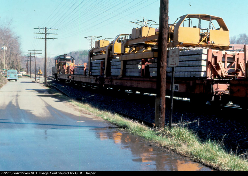 Amazing "train" that installed the concrete ties. Wood ties and old ...
