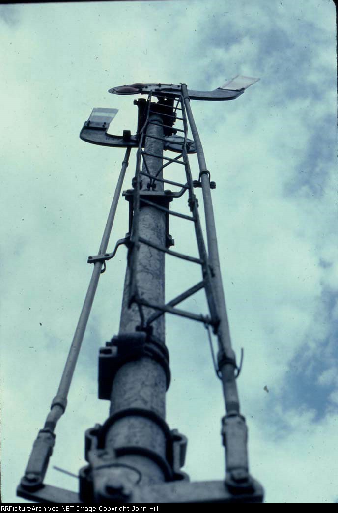 1338-10 Train order signal at the depot