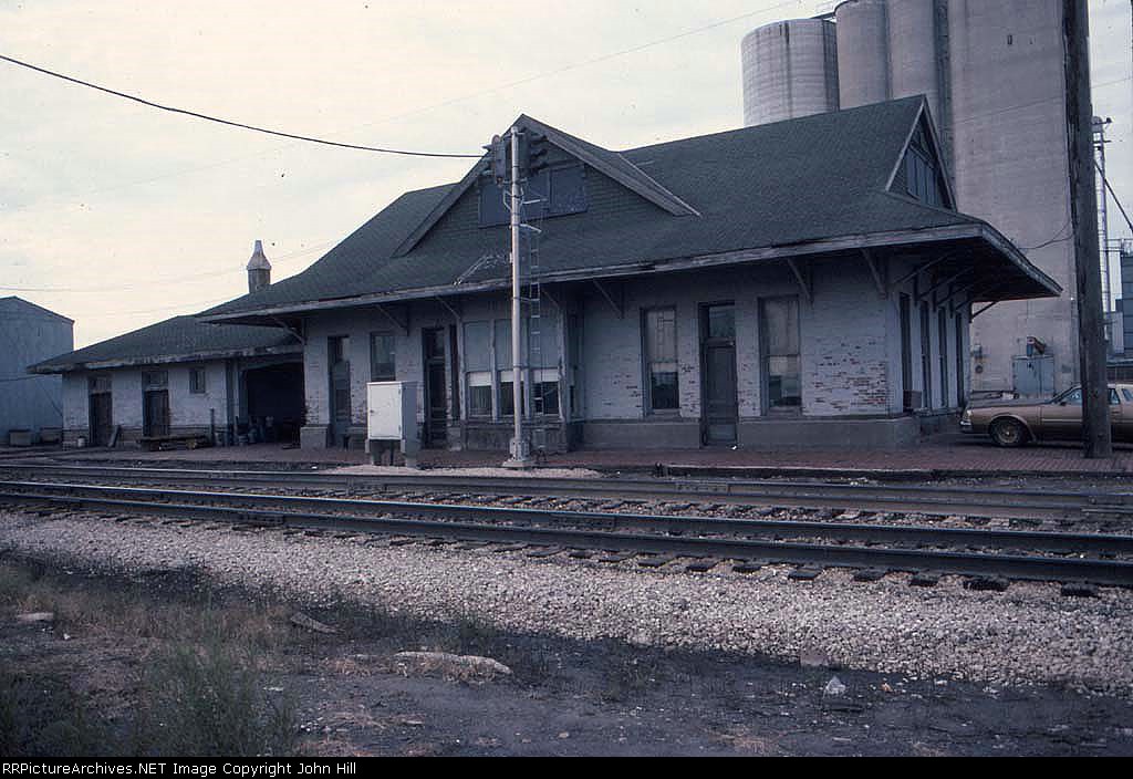 1382-25 MILW depot