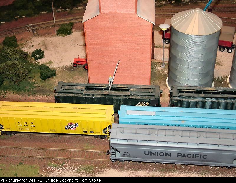 loading grain in hopper
