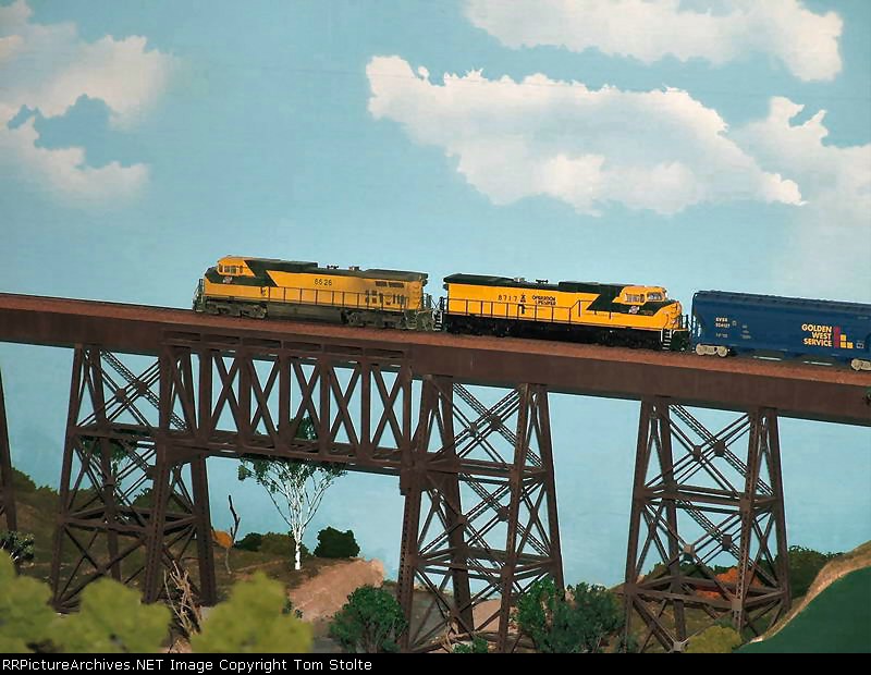 CNW 8717 on Yungclas High Bridge