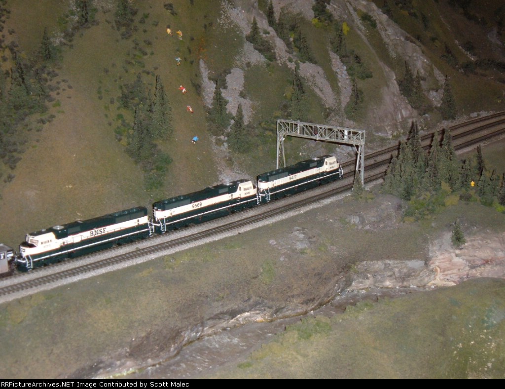 BNSF 9477, 9569 & 9775