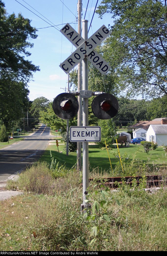 Westbound crossing signal on Irish Lane