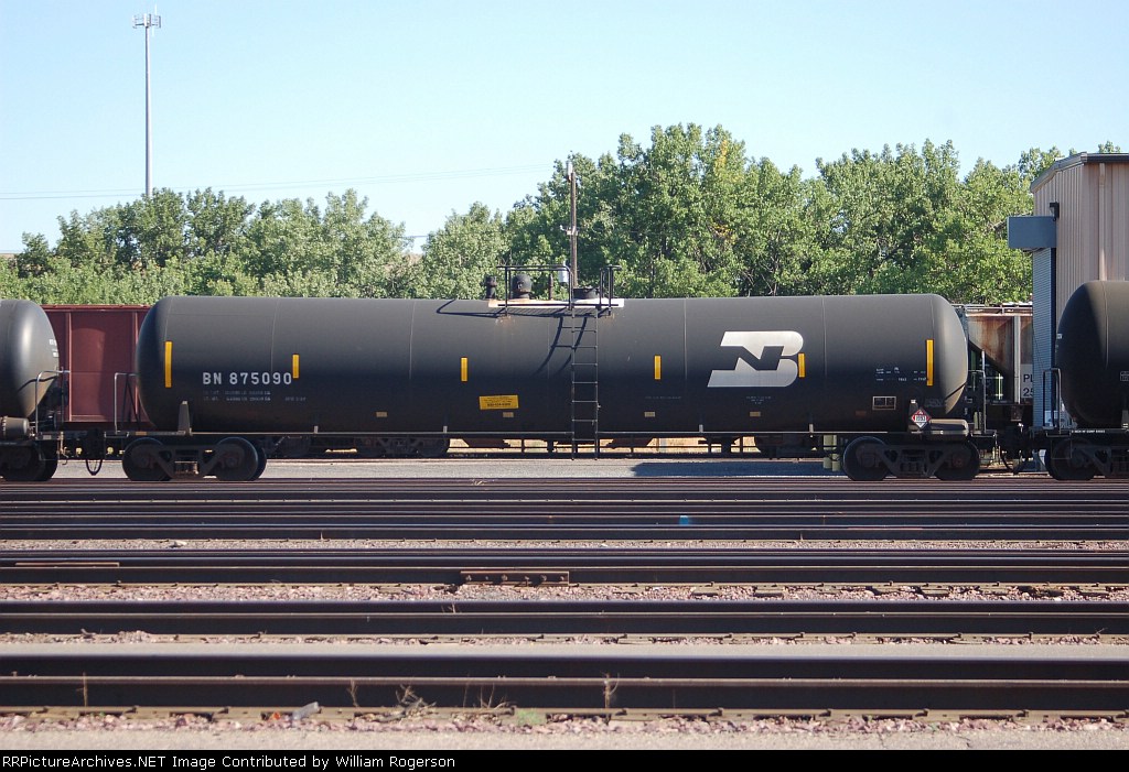 Burlington Northern Santa Fe Railway (BN) Tank Car No. 875090