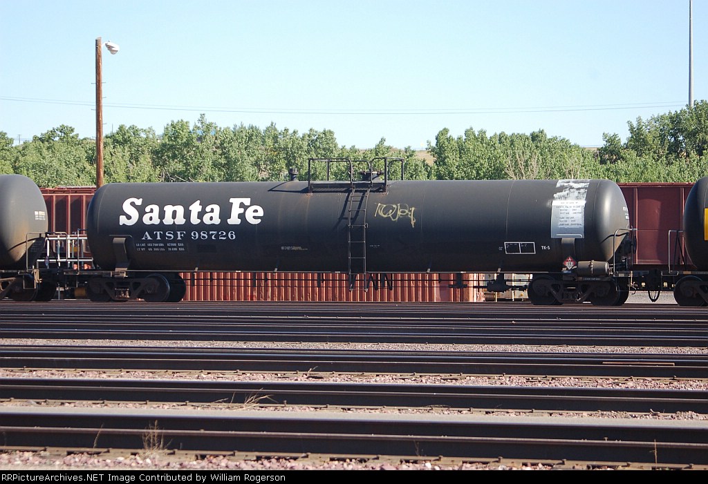Burlington Northern Santa Fe Railway (ATSF) Tank Car No. 98726