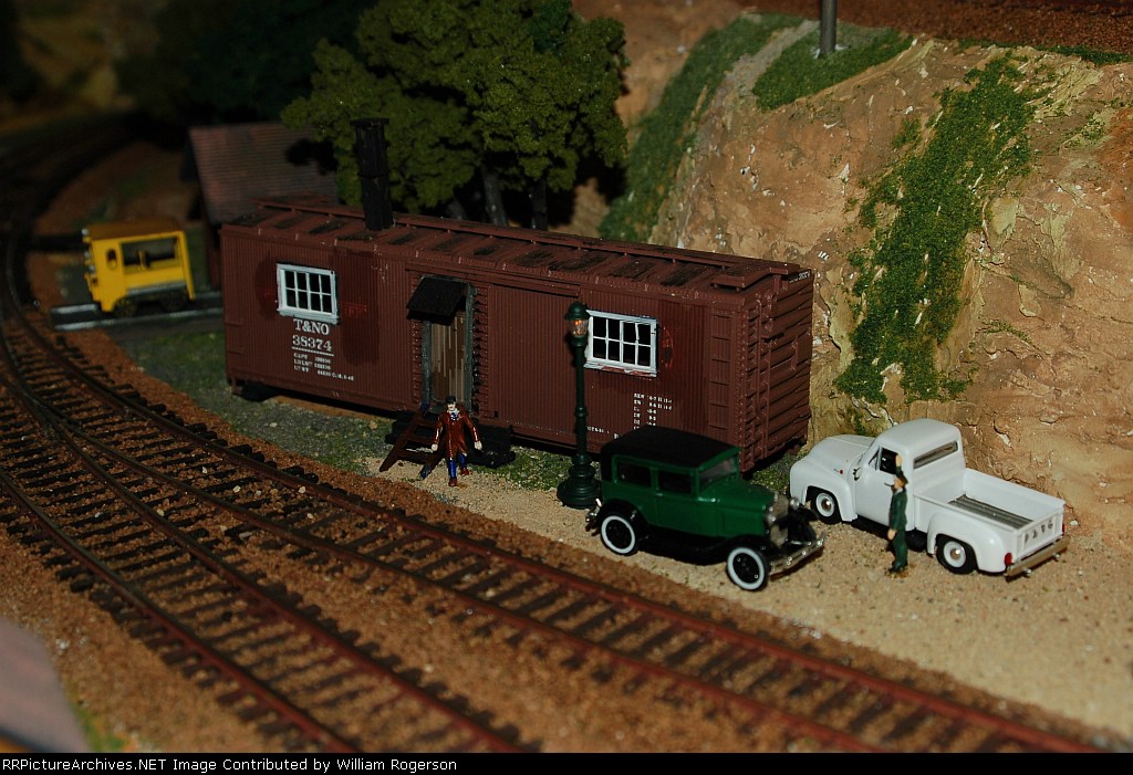 Cal Den Besten's Great Northern Railroad HO Layout - Image No. 4