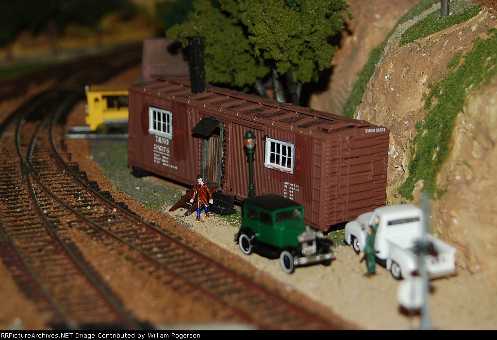 Cal Den Besten's Great Northern Railroad HO Layout - Image No. 6