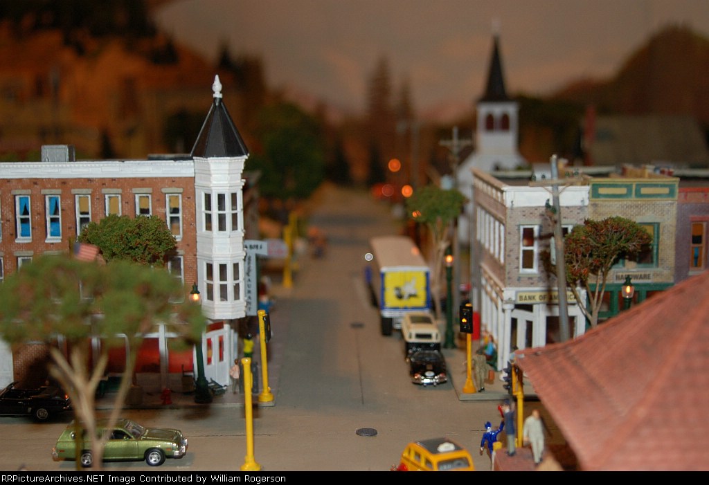 Cal Den Besten's Great Northern Railroad HO Layout - Image No. 22