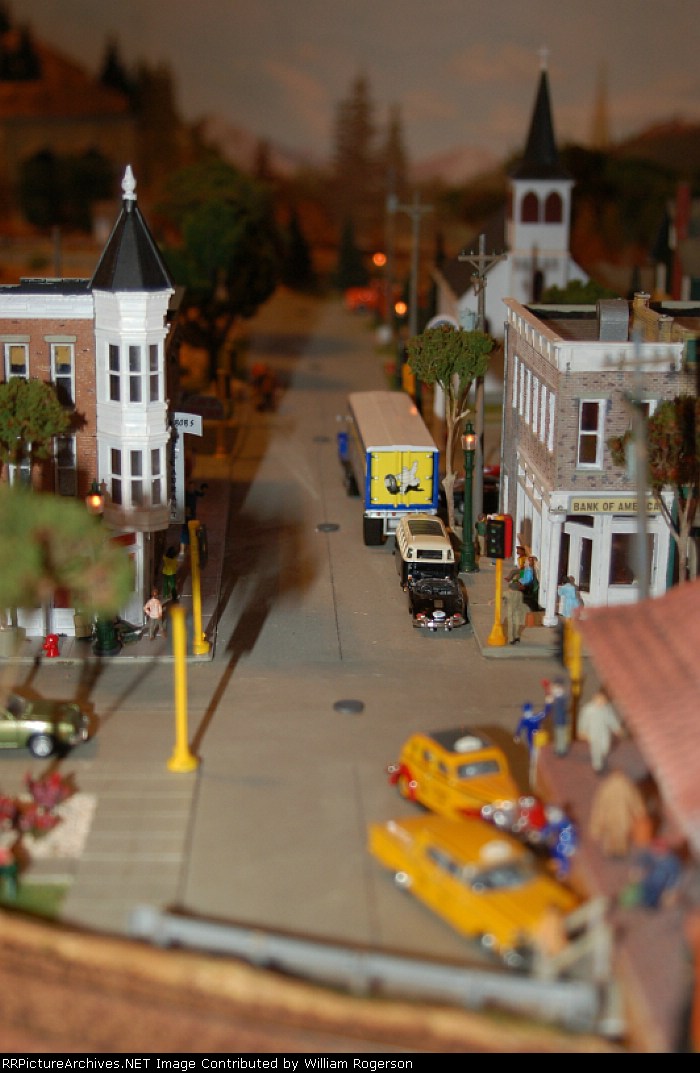 Cal Den Besten's Great Northern Railroad HO Layout - Image No. 23