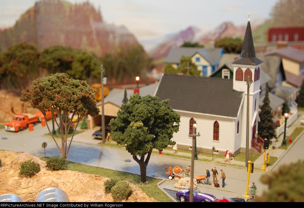 Cal Den Besten's Great Northern Railroad HO Layout - Image No. 26