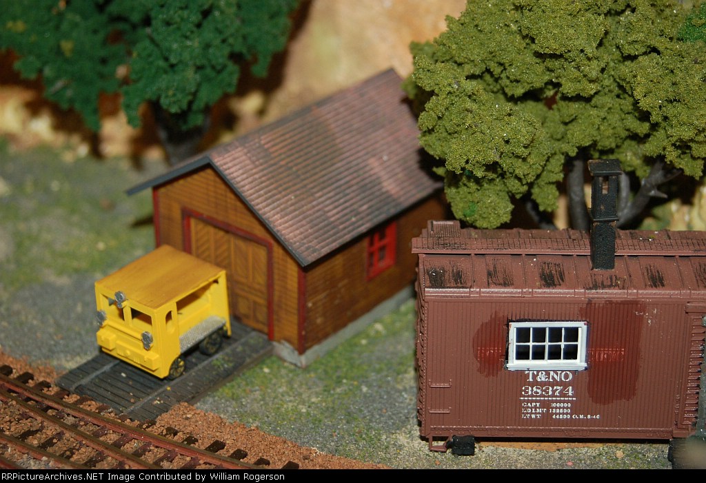 Cal Den Besten's Great Northern Railroad HO Layout - Image No. 35