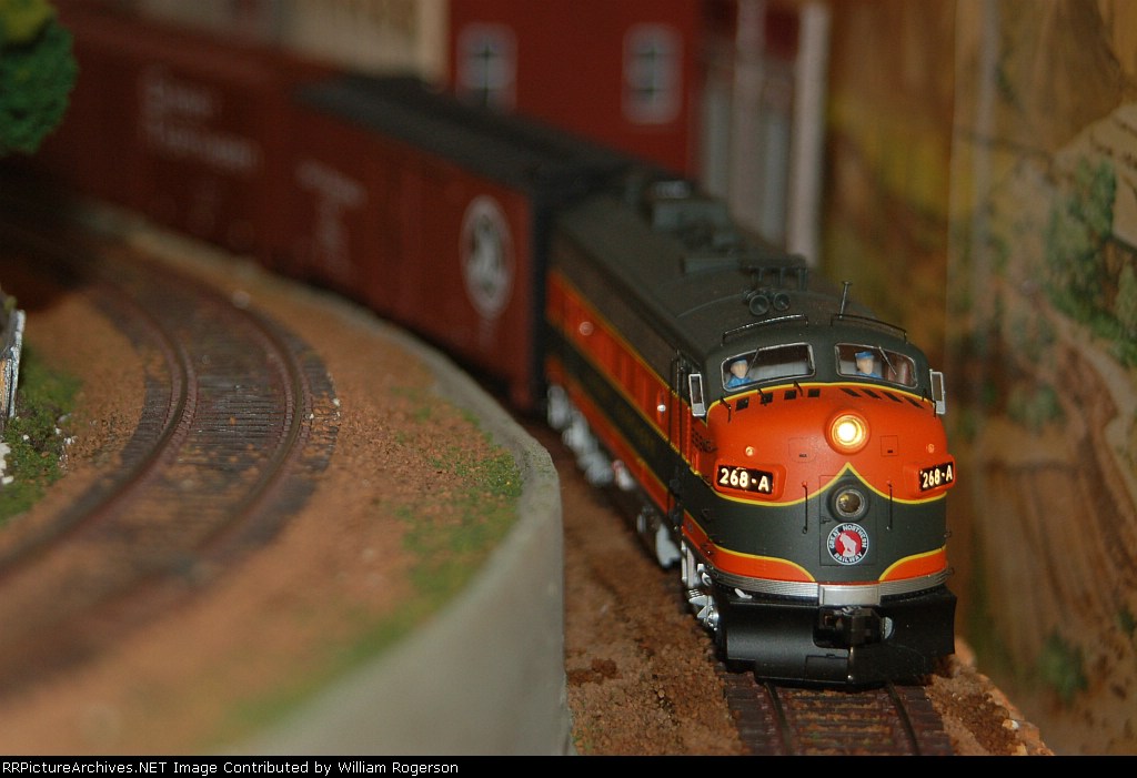 Cal Den Besten's Great Northern Railroad HO Layout - Image No. 46
