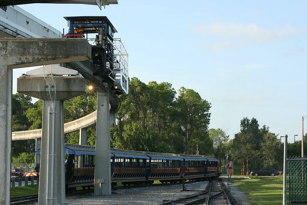 DWRR enginehouse MOW on monorail line while 1st steam train of the day ...