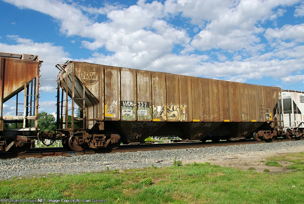 N&W Covered Hopper 176337