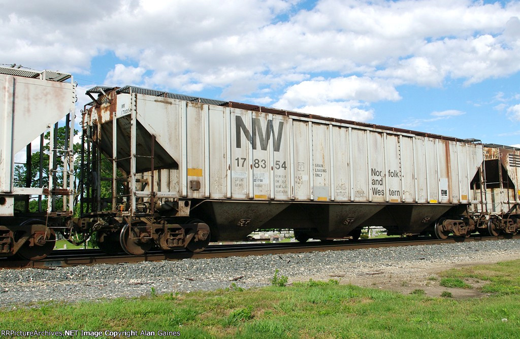 NW Covered Hopper 178354