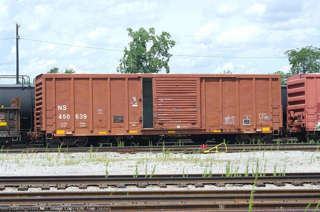 NS Box Car 450639