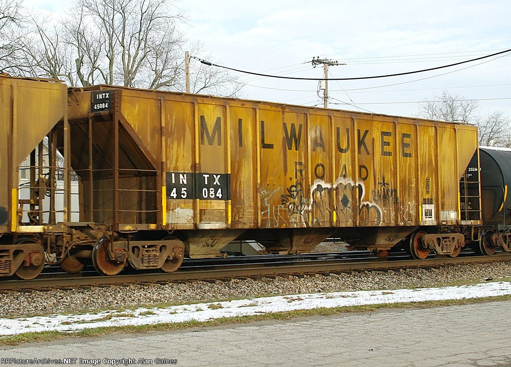 INTX Covered Hopper 45084