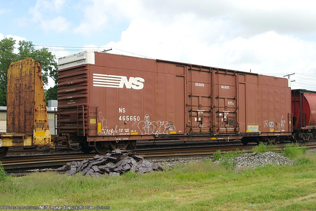 NS Box Car 465650