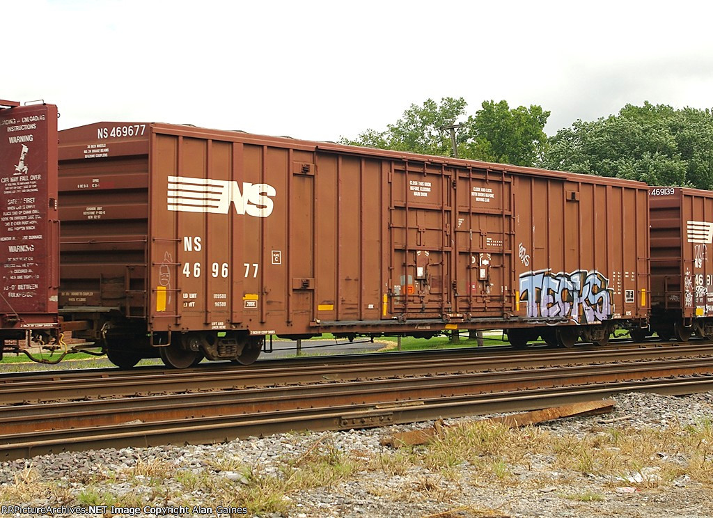 NS Box Car 469677