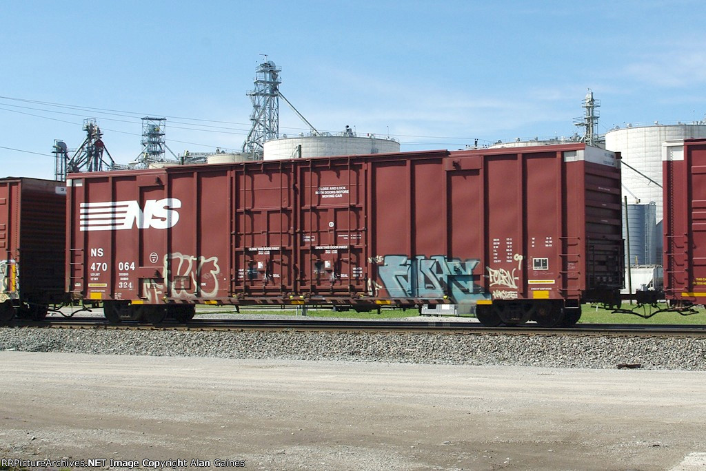 NS Box Car 470064