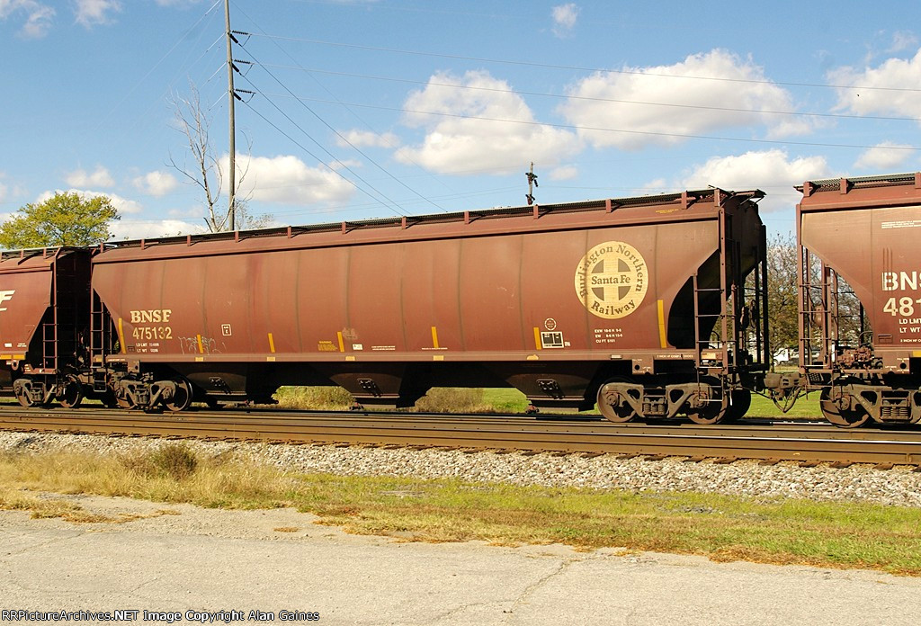 BNSF Covered Hopper 475132