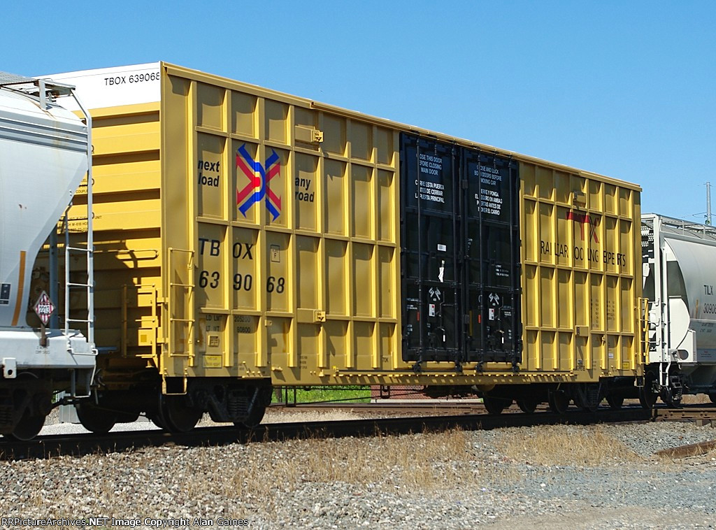 TBOX Box Car 639068